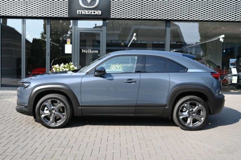 MX-30の「ポリメタルグレー（単色）」の実車はなかなか艶めかしい | K-BLOG NEXT